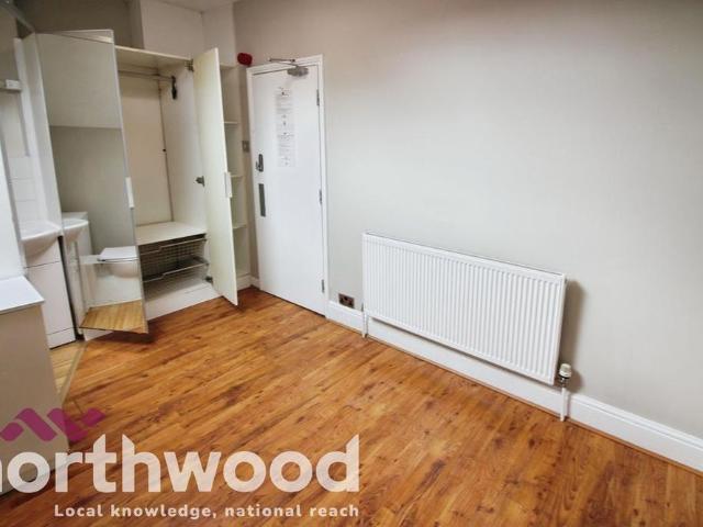 1 bedroom in a house share to rent