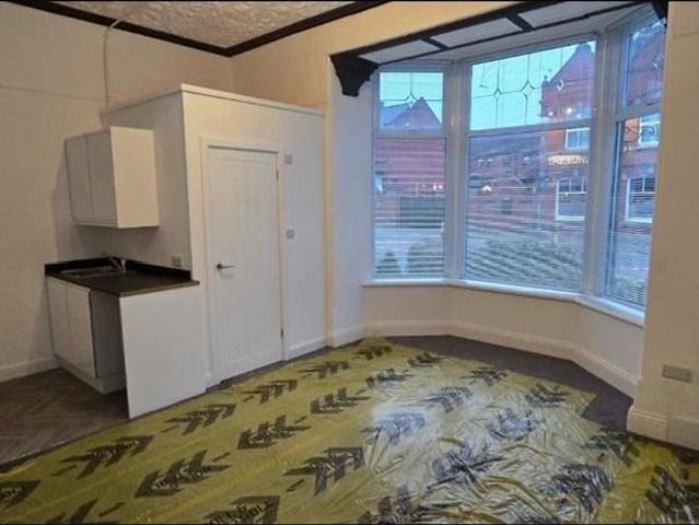 1 bedroom in a house share to rent