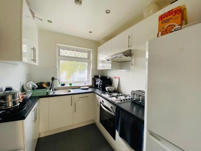 1 bedroom in a house share to rent