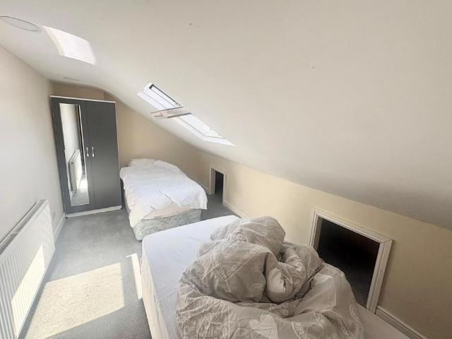 1 bedroom in a house share to rent