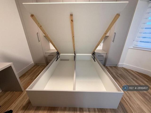 1 bedroom in a house share to rent