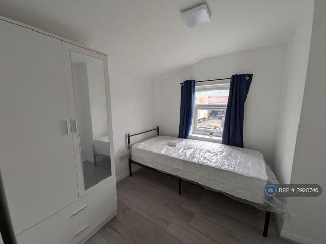 1 bedroom in a house share to rent