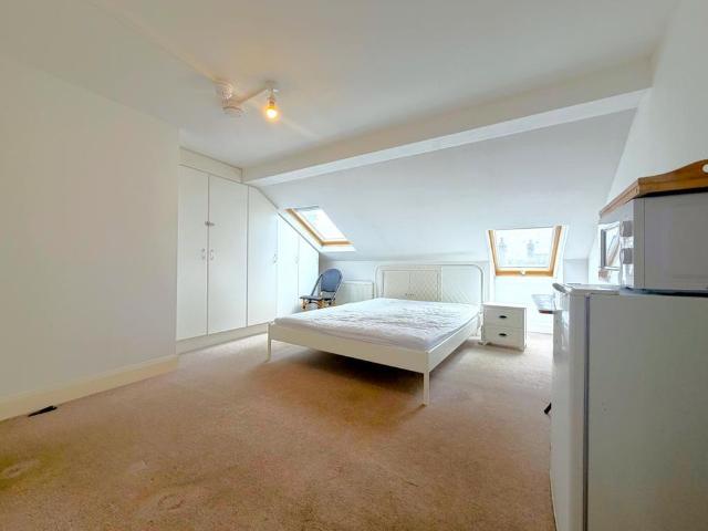 1 bedroom in a house share to rent