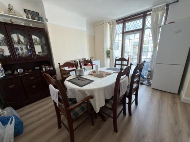 1 bedroom in a house share to rent
