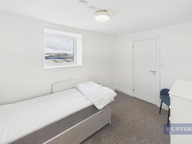 1 bedroom in a house share to rent