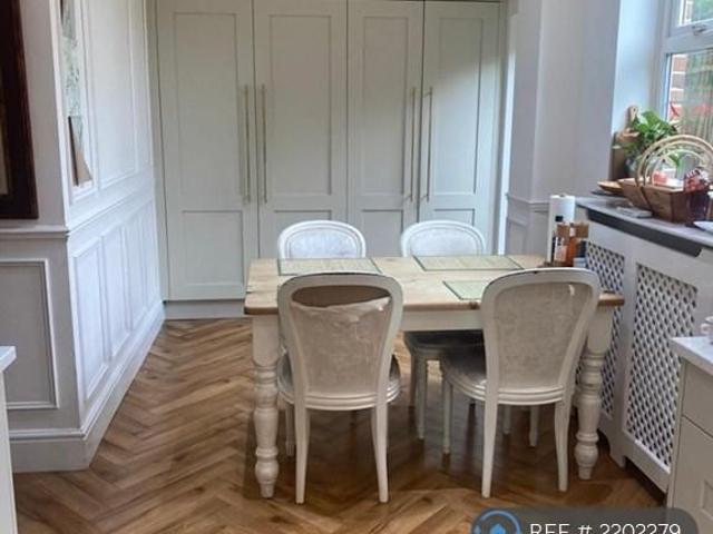 1 bedroom in a house share to rent