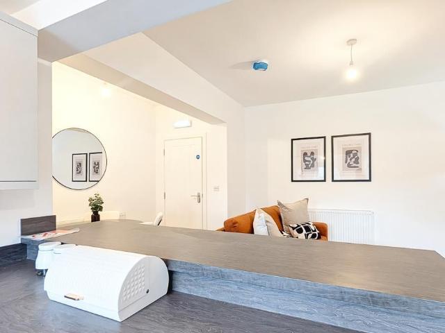 1 bedroom in a house share to rent