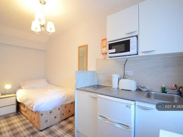 1 bedroom in a house share to rent