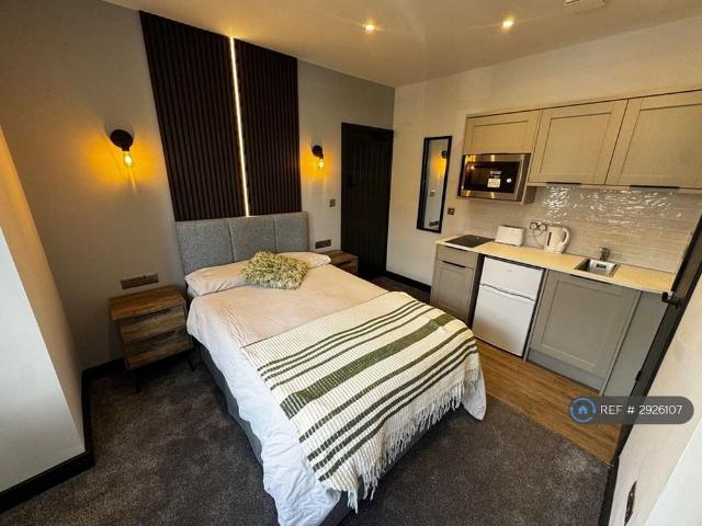 1 bedroom in a house share to rent