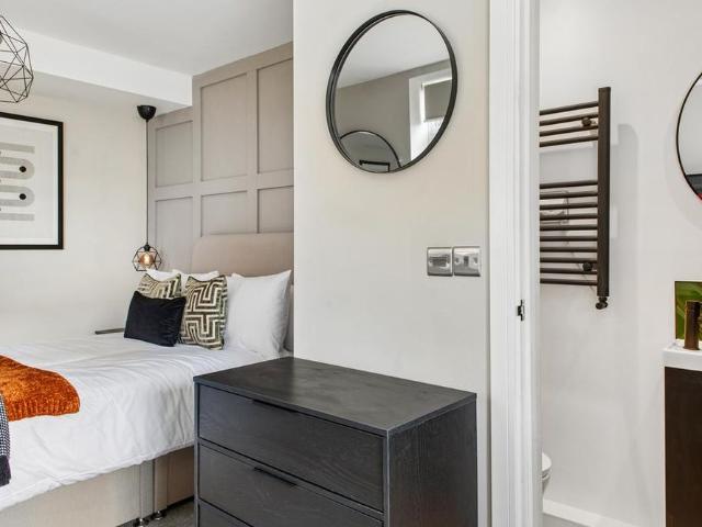 1 bedroom in a house share to rent