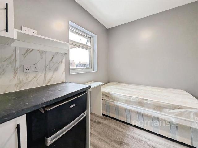 1 bedroom in a house share to rent