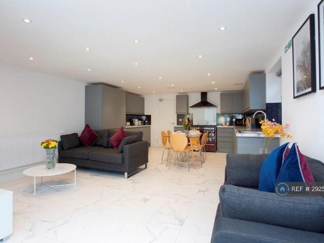 1 bedroom in a house share to rent