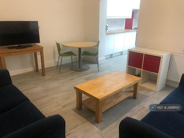 1 bedroom in a house share to rent