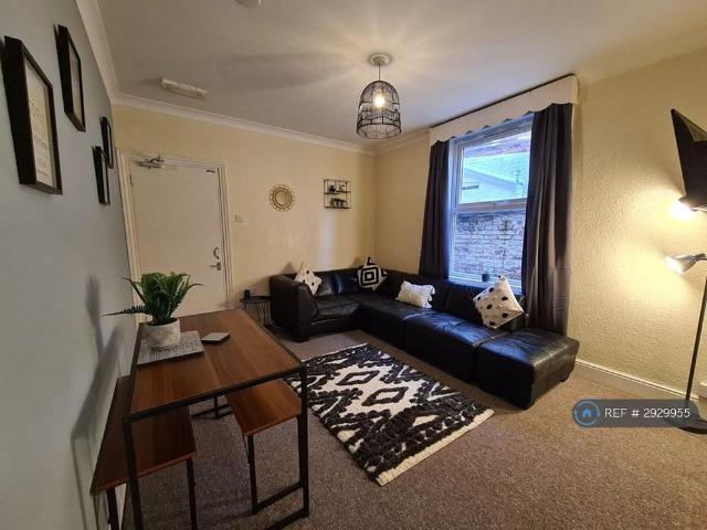 1 bedroom in a house share to rent