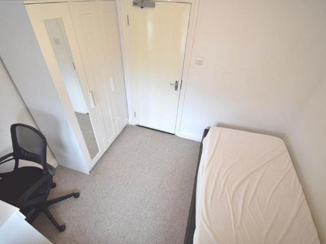 1 bedroom in a house share to rent