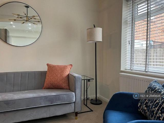 1 bedroom in a house share to rent