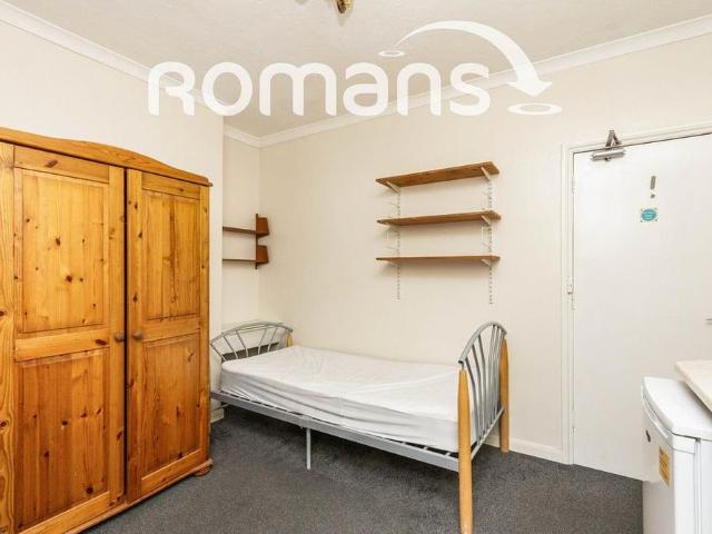 1 bedroom in a house share to rent