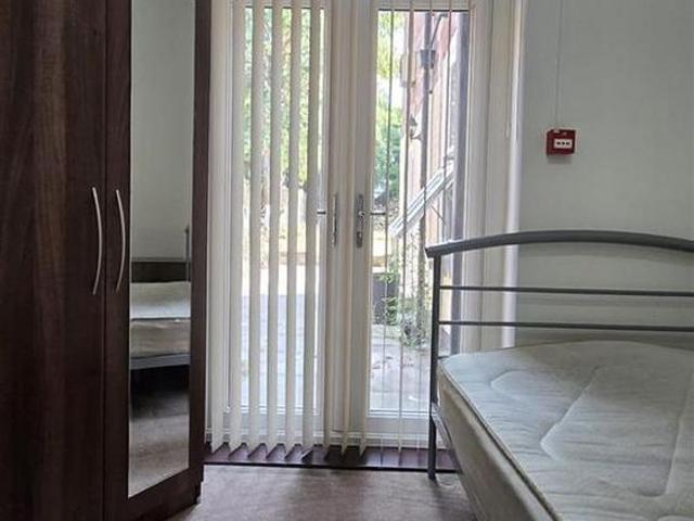 1 bedroom in a house share to rent
