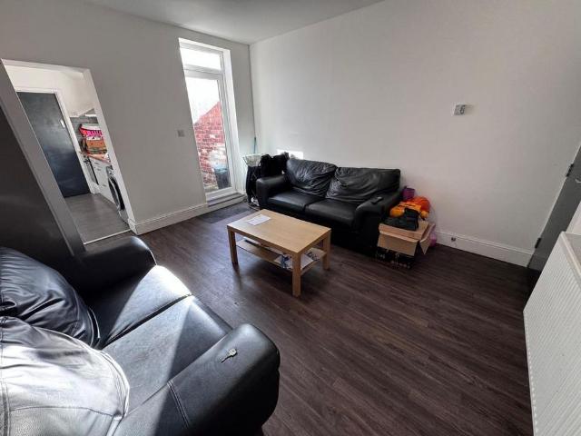 1 bedroom in a house share to rent