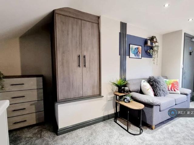 1 bedroom in a house share to rent