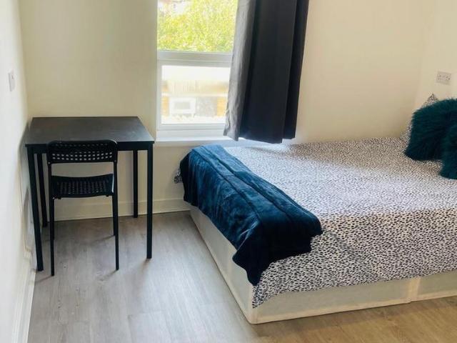 1 bedroom in a house share to rent