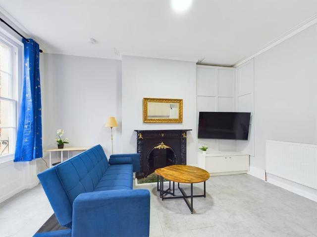 1 bedroom in a house share to rent