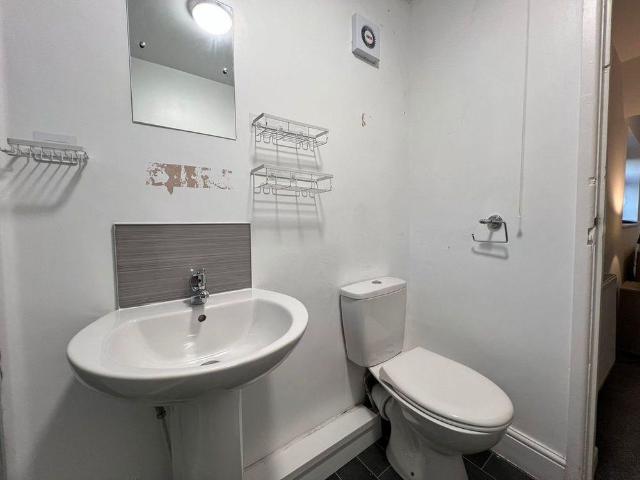 1 bedroom in a house share to rent