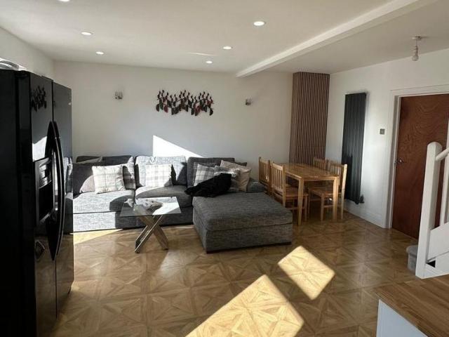 1 bedroom in a house share to rent