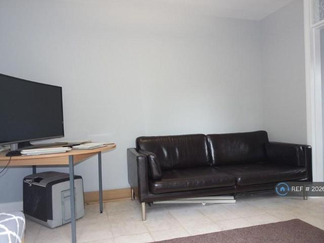 1 bedroom in a house share to rent