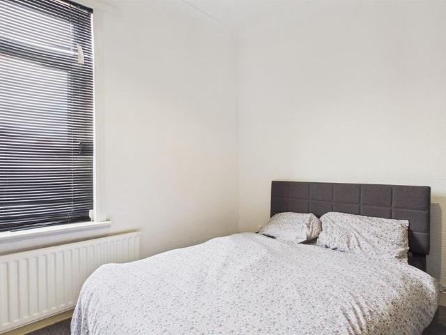 1 bedroom in a house share to rent