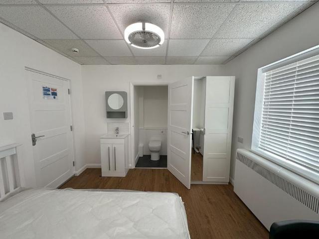 1 bedroom in a house share to rent