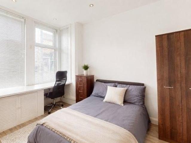 1 bedroom in a house share to rent