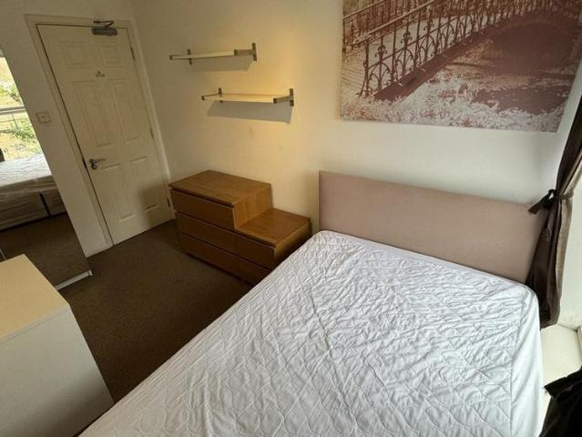 1 bedroom in a house share to rent