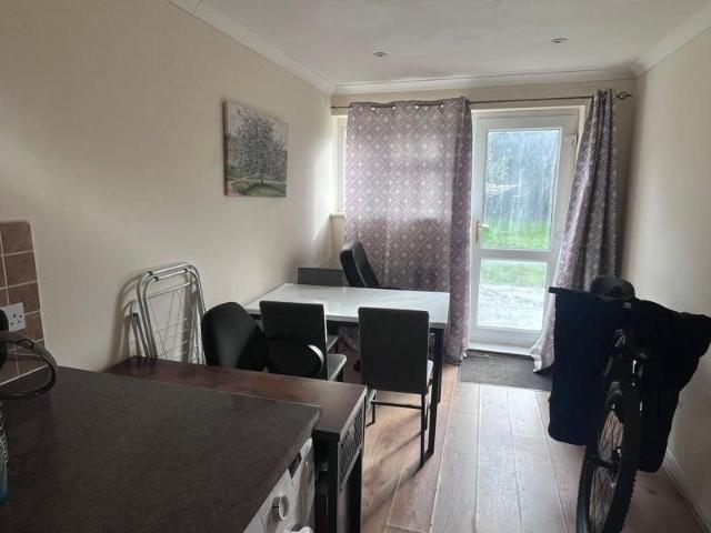 1 bedroom in a house share to rent