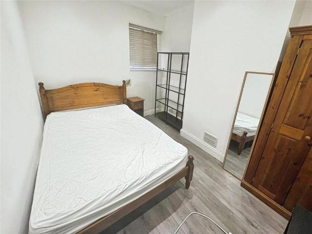 1 bedroom in a house share to rent