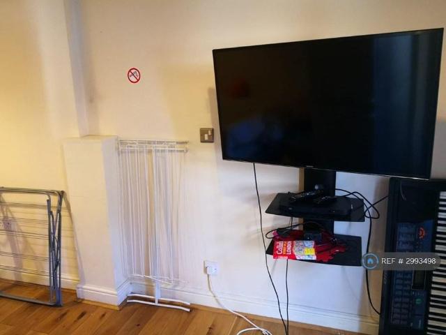 1 bedroom in a house share to rent