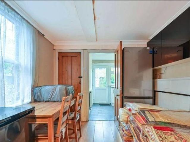 1 bedroom in a house share to rent
