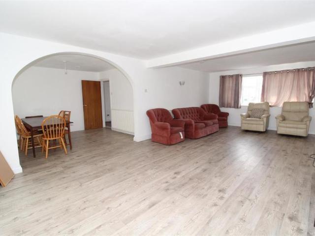 1 bedroom in a house share to rent
