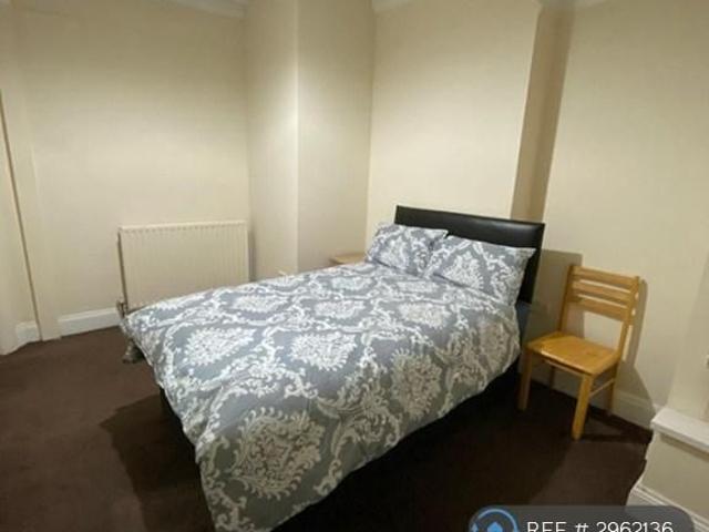 1 bedroom in a house share to rent