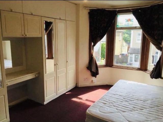 1 bedroom in a house share to rent