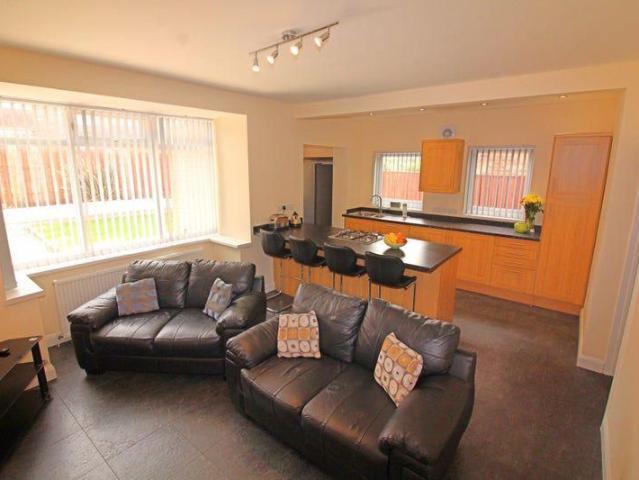 1 bedroom in a house share to rent