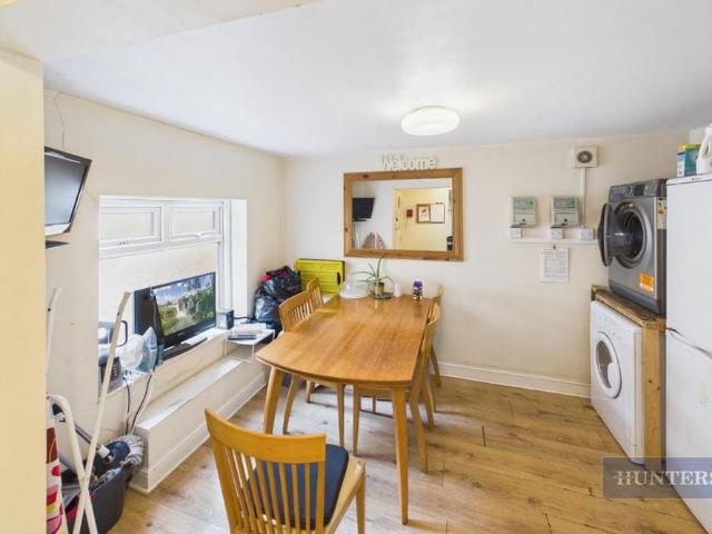 1 bedroom in a house share to rent
