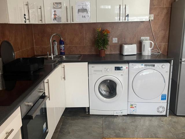 1 bedroom in a house share to rent