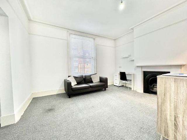 1 bedroom in a house share to rent