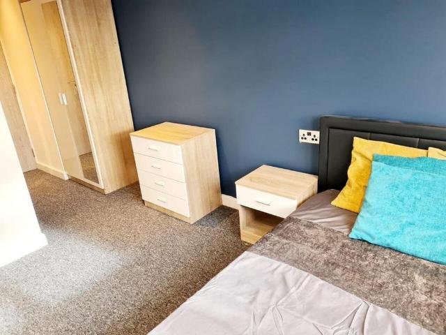 1 bedroom in a house share to rent