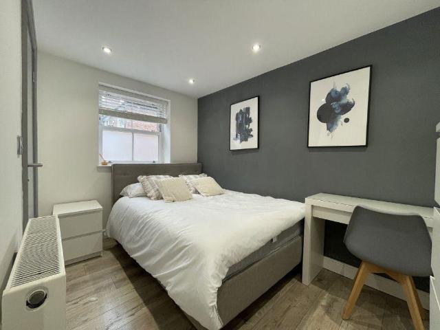 1 bedroom in a house share to rent