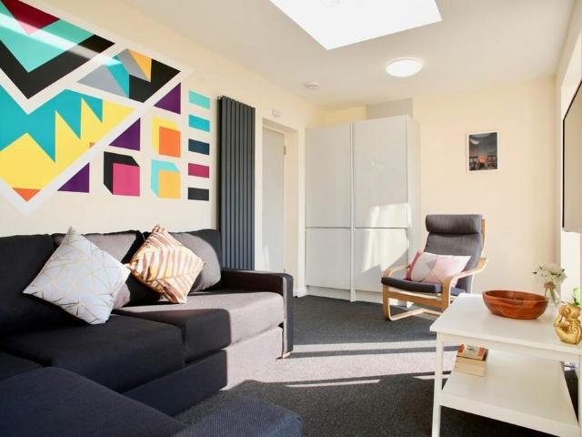 1 bedroom in a house share to rent
