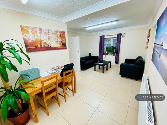 1 bedroom in a house share to rent