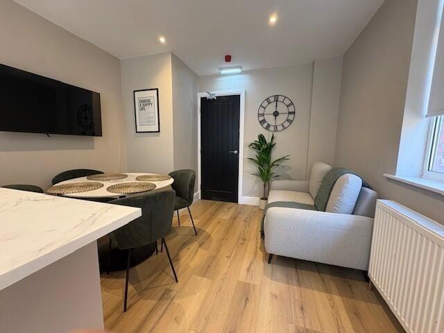 1 bedroom in a house share to rent