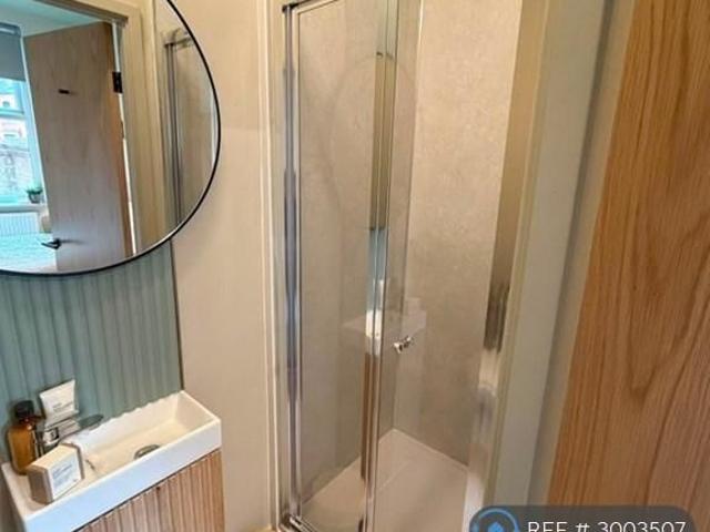 1 bedroom in a house share to rent